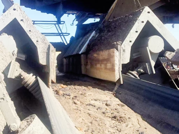 Conveyor Belt Chutes Manage and Redirect Material Flow