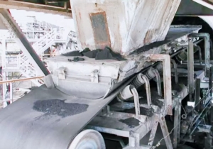 Conveyor Belt Chutes Manage and Redirect Material Flow